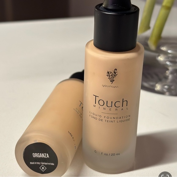 Younique | Makeup | New Younique Mineral Touch Liquid Foundation In ...